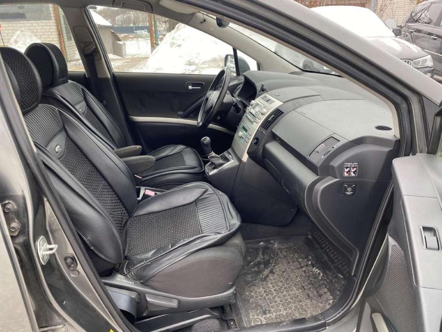 Pelēks Toyota Corolla Verso 2004 Viļņa, ar dzinēja tilpumu 2.00 L un nobraukumu 300 tūkst. km par 1500 €, foto 8 vietnē AUTOMOTO.COM.LV