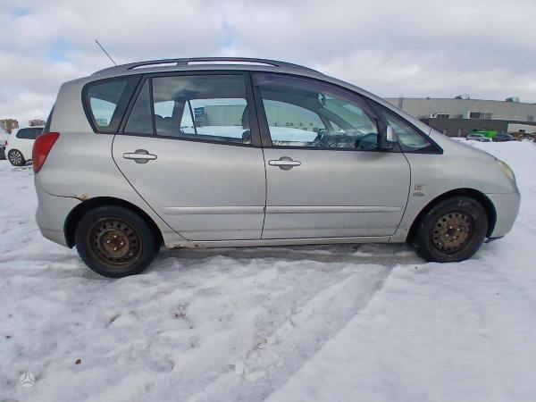 Pelēks Toyota Corolla Verso 2004 Kauņa, ar dzinēja tilpumu 2.00 L un nobraukumu 444 tūkst. km par 750 €, foto 3 vietnē AUTOMOTO.COM.LV