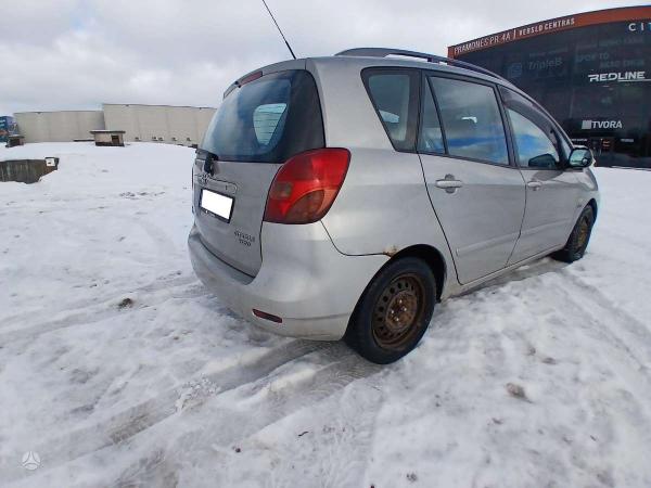 Pelēks Toyota Corolla Verso 2004 Kauņa, ar dzinēja tilpumu 2.00 L un nobraukumu 444 tūkst. km par 750 €, foto 4 vietnē AUTOMOTO.COM.LV