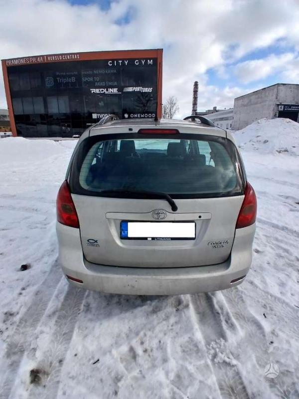 Pelēks Toyota Corolla Verso 2004 Kauņa, ar dzinēja tilpumu 2.00 L un nobraukumu 444 tūkst. km par 750 €, foto 5 vietnē AUTOMOTO.COM.LV