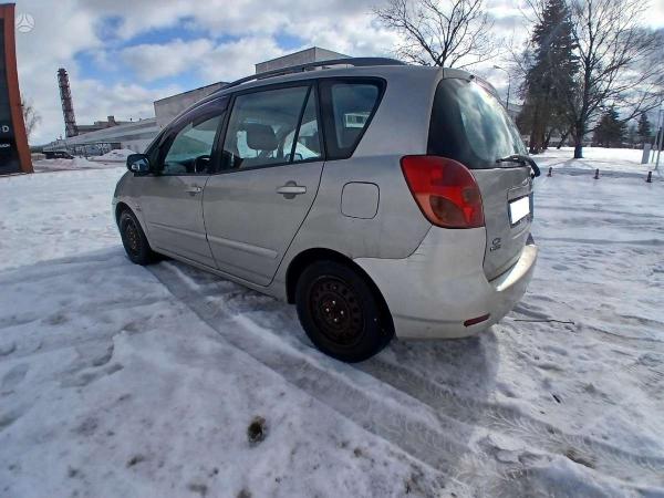Pelēks Toyota Corolla Verso 2004 Kauņa, ar dzinēja tilpumu 2.00 L un nobraukumu 444 tūkst. km par 750 €, foto 6 vietnē AUTOMOTO.COM.LV