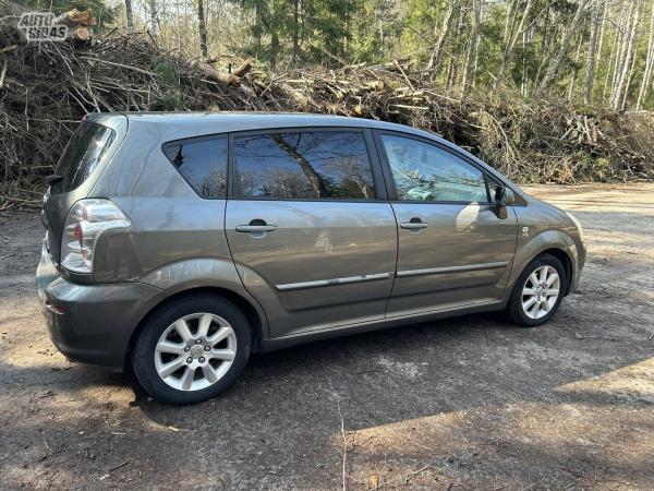 Pelēks Toyota Corolla Verso 2004 Alīta, ar dzinēja tilpumu 2.00 L un nobraukumu 320 tūkst. km par 1640 €, foto 6 vietnē AUTOMOTO.COM.LV