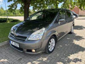 Pelēks Toyota Corolla Verso 2004 Rēzekne, ar dzinēja tilpumu 2.00 L un nobraukumu 380 tūkst. km par 2150 €, foto 3 vietnē AUTOMOTO.COM.LV