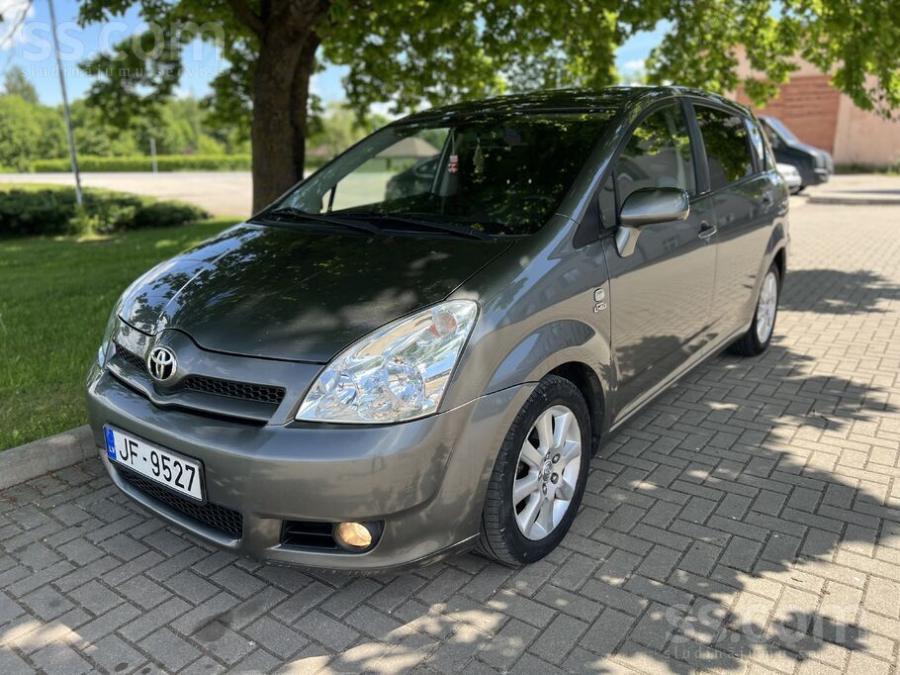 Pelēks Toyota Corolla Verso 2004 Rēzekne, ar dzinēja tilpumu 2.00 L un nobraukumu 380 tūkst. km par 2150 €, foto 3 vietnē AUTOMOTO.COM.LV