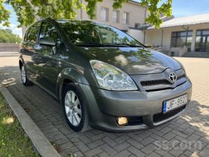 Pelēks Toyota Corolla Verso 2004 Rēzekne, ar dzinēja tilpumu 2.00 L un nobraukumu 380 tūkst. km par 2150 €, foto 4 vietnē AUTOMOTO.COM.LV