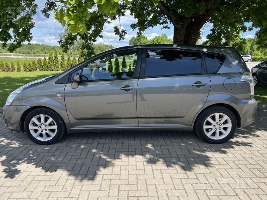 Pelēks Toyota Corolla Verso 2004 Rēzekne, ar dzinēja tilpumu 2.00 L un nobraukumu 380 tūkst. km par 2150 €, foto 6 vietnē AUTOMOTO.COM.LV