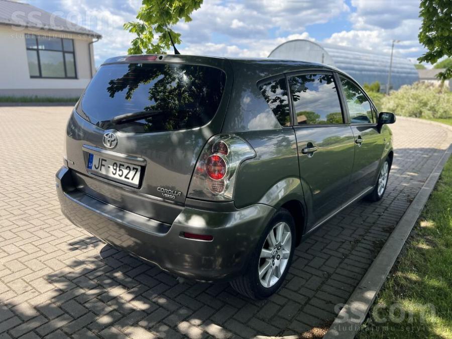 Pelēks Toyota Corolla Verso 2004 Rēzekne, ar dzinēja tilpumu 2.00 L un nobraukumu 380 tūkst. km par 2150 €, foto 7 vietnē AUTOMOTO.COM.LV