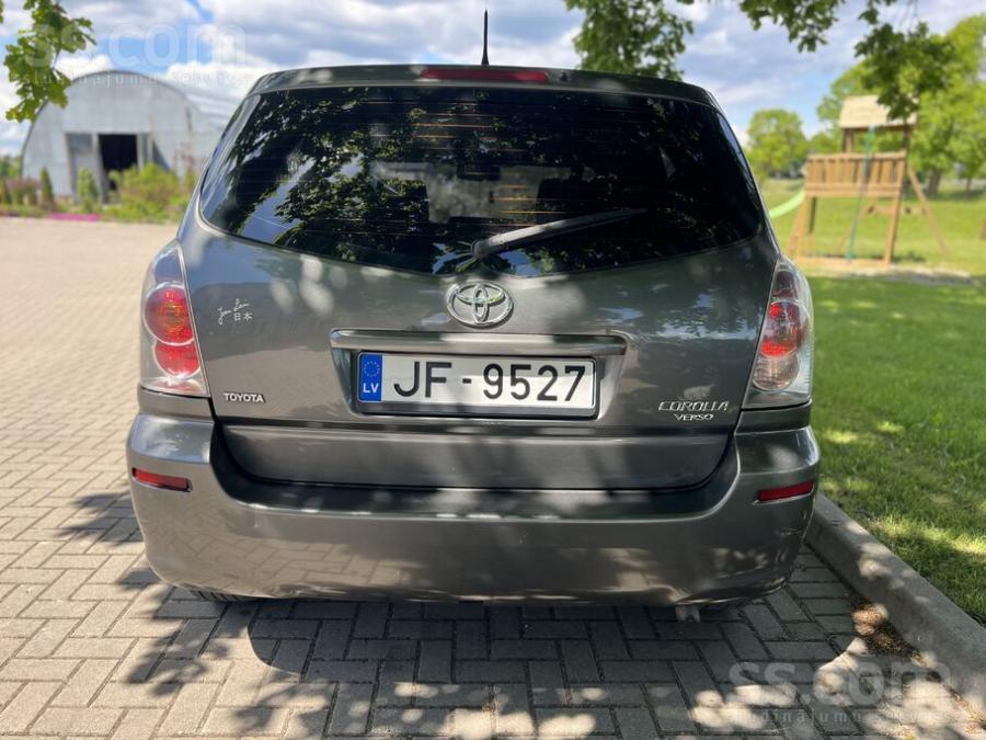 Pelēks Toyota Corolla Verso 2004 Rēzekne, ar dzinēja tilpumu 2.00 L un nobraukumu 380 tūkst. km par 2150 €, foto 8 vietnē AUTOMOTO.COM.LV