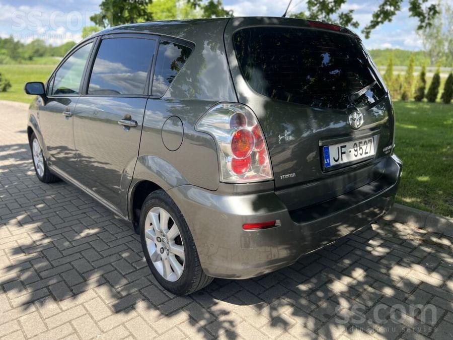 Pelēks Toyota Corolla Verso 2004 Rēzekne, ar dzinēja tilpumu 2.00 L un nobraukumu 380 tūkst. km par 2150 €, foto 9 vietnē AUTOMOTO.COM.LV