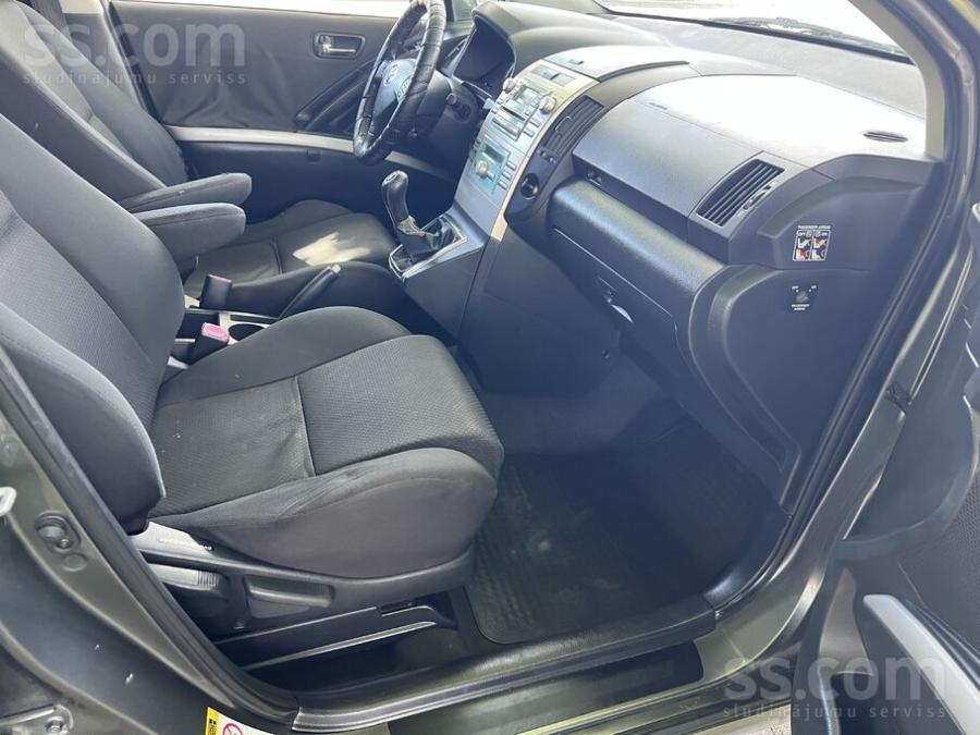 Pelēks Toyota Corolla Verso 2004 Rēzekne, ar dzinēja tilpumu 2.00 L un nobraukumu 380 tūkst. km par 2150 €, foto 10 vietnē AUTOMOTO.COM.LV
