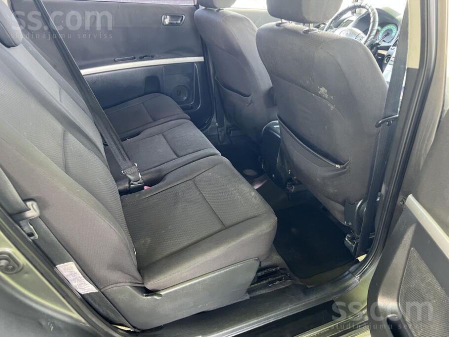 Pelēks Toyota Corolla Verso 2004 Rēzekne, ar dzinēja tilpumu 2.00 L un nobraukumu 380 tūkst. km par 2150 €, foto 12 vietnē AUTOMOTO.COM.LV