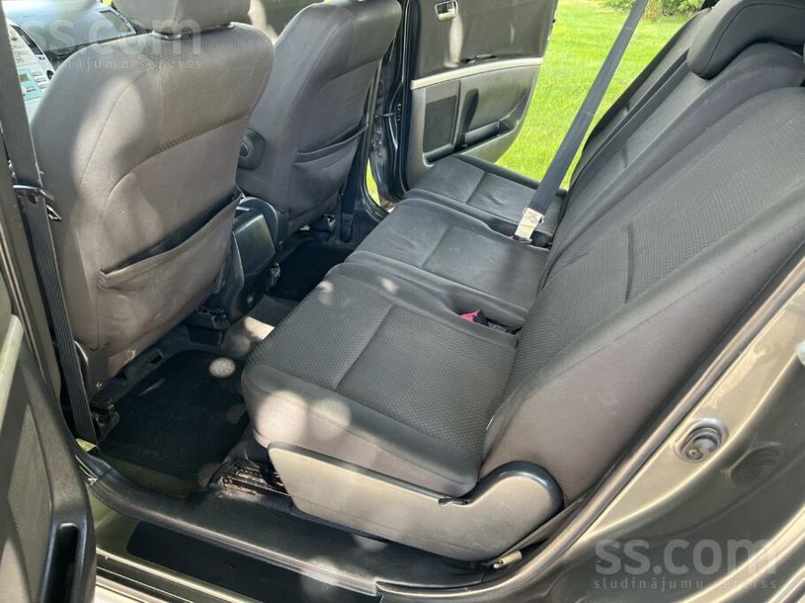 Pelēks Toyota Corolla Verso 2004 Rēzekne, ar dzinēja tilpumu 2.00 L un nobraukumu 380 tūkst. km par 2150 €, foto 13 vietnē AUTOMOTO.COM.LV