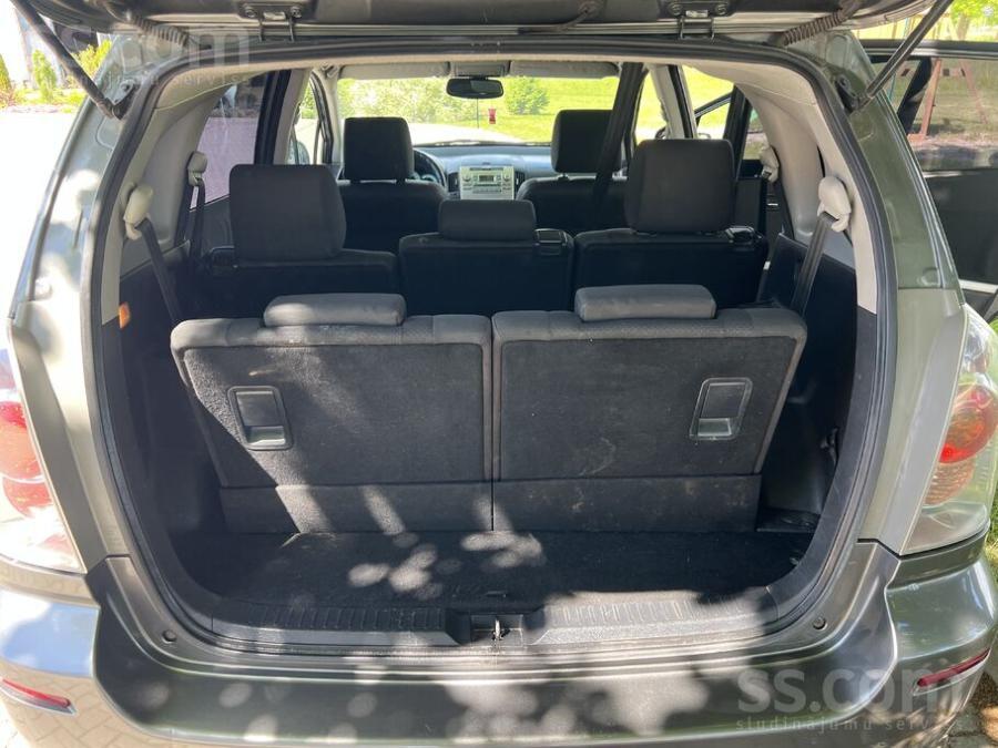 Pelēks Toyota Corolla Verso 2004 Rēzekne, ar dzinēja tilpumu 2.00 L un nobraukumu 380 tūkst. km par 2150 €, foto 14 vietnē AUTOMOTO.COM.LV