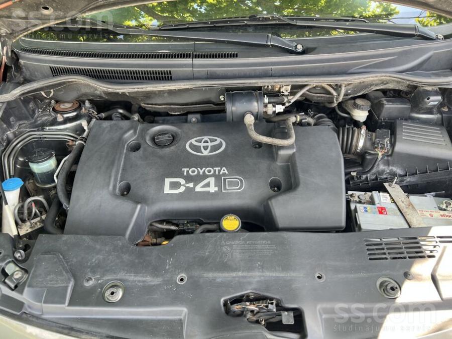 Pelēks Toyota Corolla Verso 2004 Rēzekne, ar dzinēja tilpumu 2.00 L un nobraukumu 380 tūkst. km par 2150 €, foto 15 vietnē AUTOMOTO.COM.LV