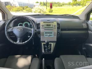 Pelēks Toyota Corolla Verso 2004 Rēzekne, ar dzinēja tilpumu 2.00 L un nobraukumu 380 tūkst. km par 2150 €, foto 16 vietnē AUTOMOTO.COM.LV