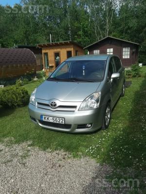 Pelēks Toyota Corolla Verso 2004 Krāslava, ar dzinēja tilpumu 2.00 L un nobraukumu 325 tūkst. km par 1850 €, foto  vietnē AUTOMOTO.COM.LV