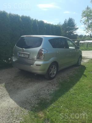 Pelēks Toyota Corolla Verso 2004 Krāslava, ar dzinēja tilpumu 2.00 L un nobraukumu 325 tūkst. km par 1850 €, foto 4 vietnē AUTOMOTO.COM.LV