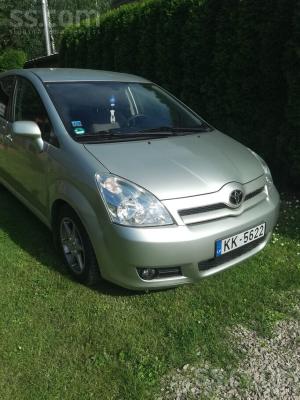 Pelēks Toyota Corolla Verso 2004 Krāslava, ar dzinēja tilpumu 2.00 L un nobraukumu 325 tūkst. km par 1850 €, foto 5 vietnē AUTOMOTO.COM.LV