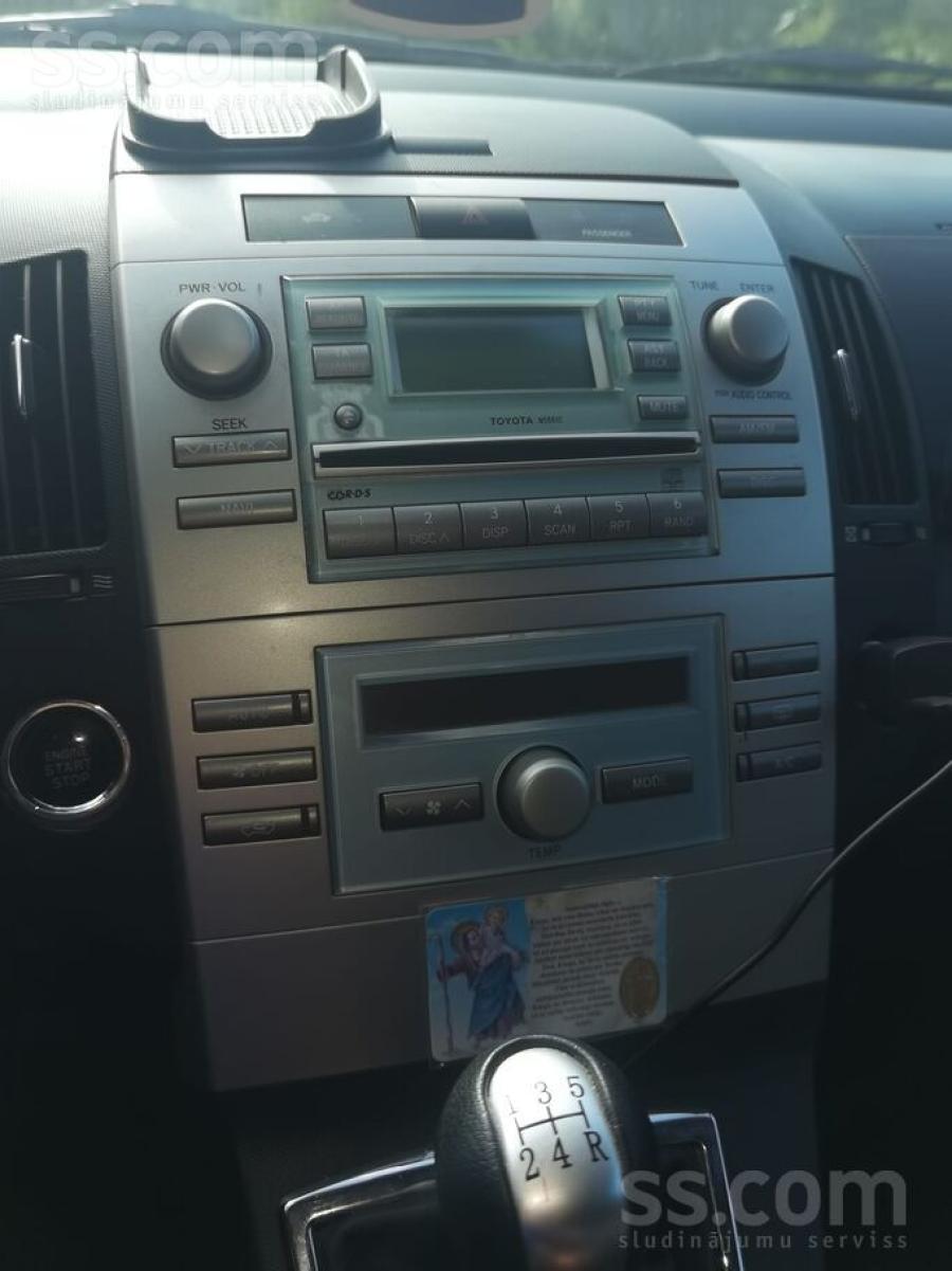 Pelēks Toyota Corolla Verso 2004 Krāslava, ar dzinēja tilpumu 2.00 L un nobraukumu 325 tūkst. km par 1850 €, foto 7 vietnē AUTOMOTO.COM.LV