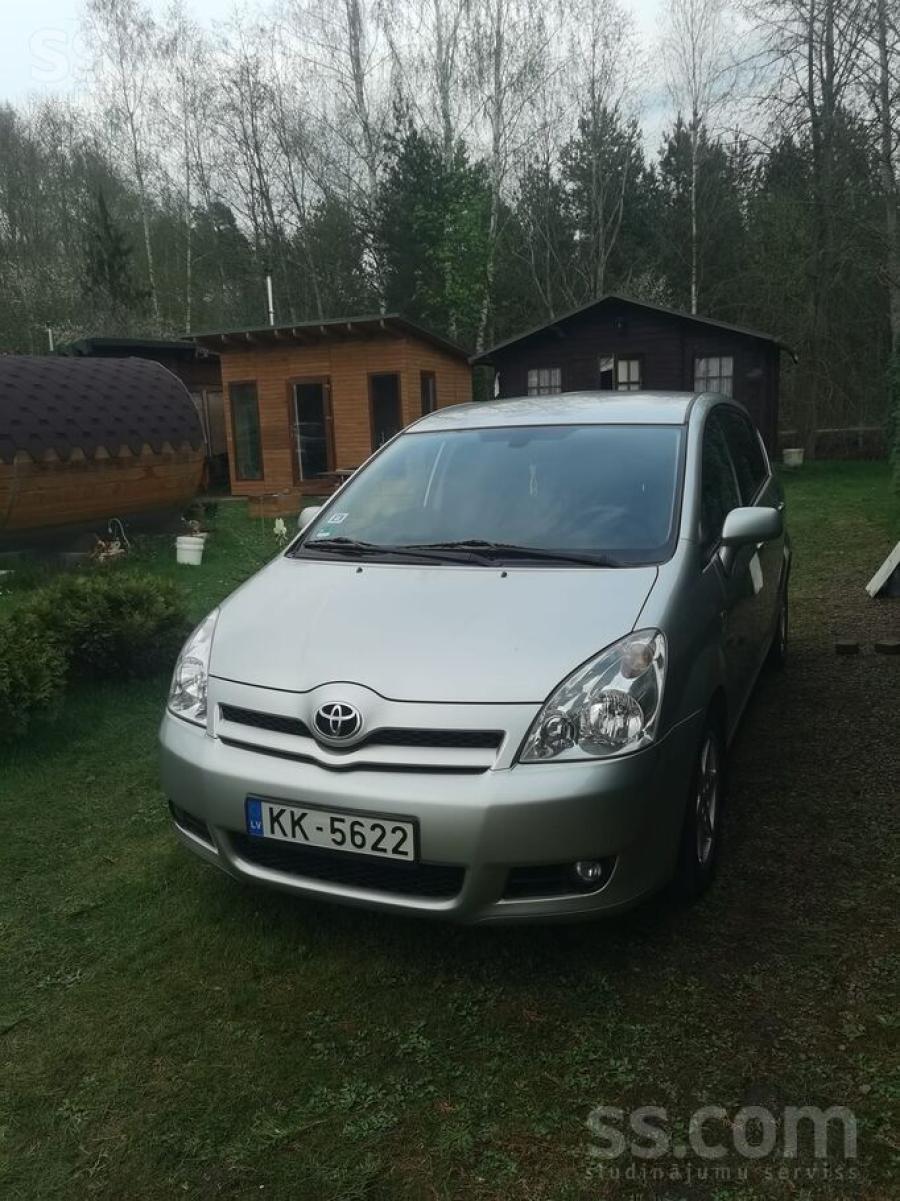 Pelēks Toyota Corolla Verso 2004 Krāslava, ar dzinēja tilpumu 2.00 L un nobraukumu 325 tūkst. km par 1850 €, foto 8 vietnē AUTOMOTO.COM.LV