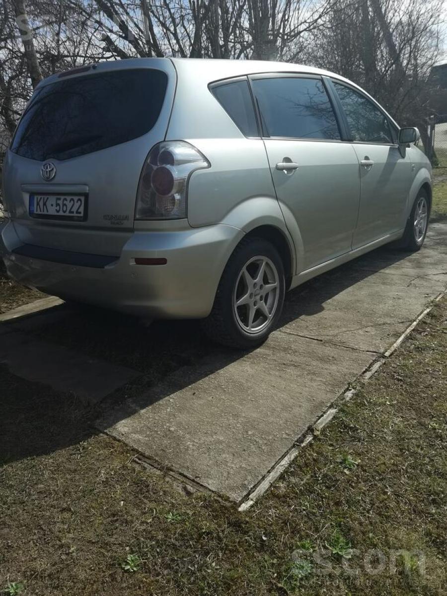 Pelēks Toyota Corolla Verso 2004 Krāslava, ar dzinēja tilpumu 2.00 L un nobraukumu 325 tūkst. km par 1850 €, foto 9 vietnē AUTOMOTO.COM.LV