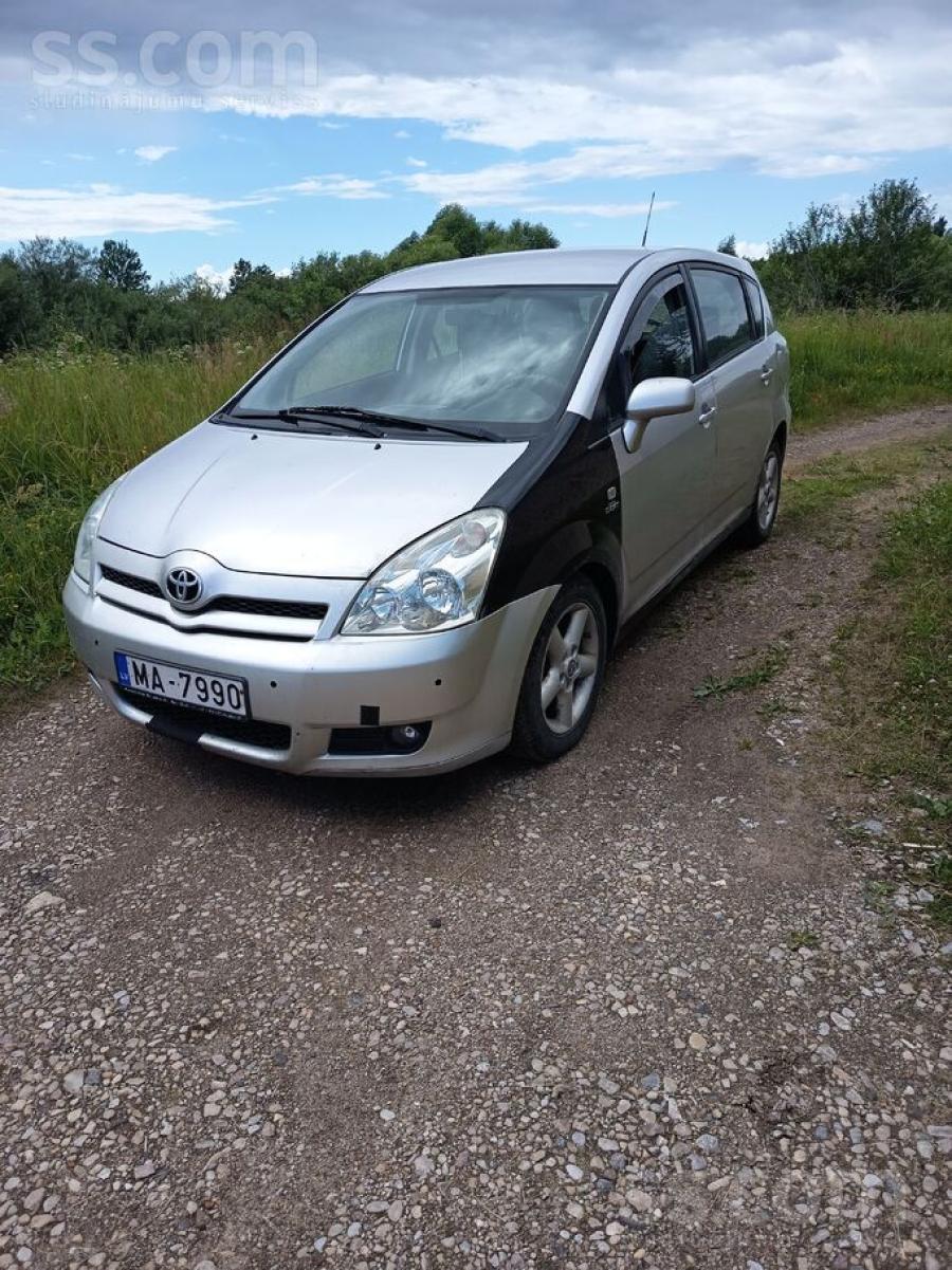 Grey Toyota Corolla Verso 2004 in Preili, with an engine capacity of 2.00 L and mileage of 440 thousand km for 450 €, photo 3 on AUTOMOTO.COM.LV
