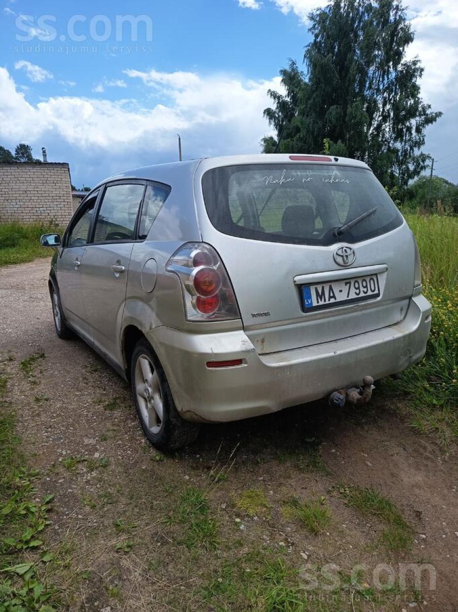 Grey Toyota Corolla Verso 2004 in Preili, with an engine capacity of 2.00 L and mileage of 440 thousand km for 450 €, photo 4 on AUTOMOTO.COM.LV