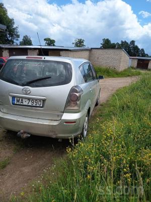 Grey Toyota Corolla Verso 2004 in Preili, with an engine capacity of 2.00 L and mileage of 440 thousand km for 450 €, photo 5 on AUTOMOTO.COM.LV