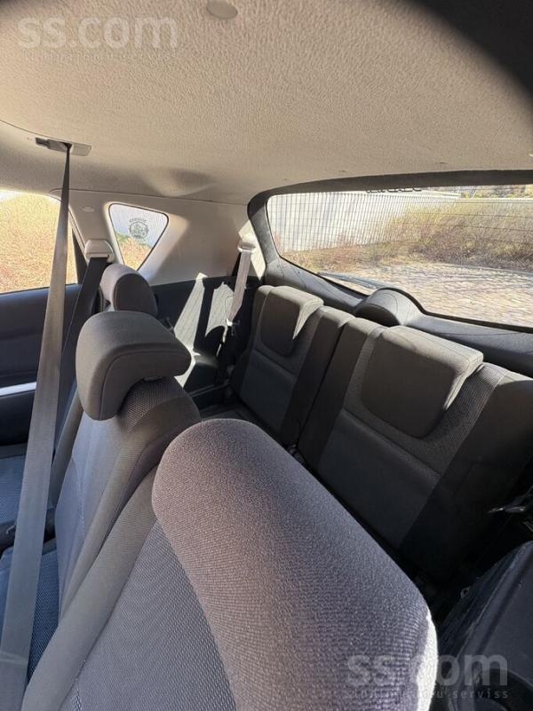 Pelēks Toyota Corolla Verso 2004 Kuldīga, ar dzinēja tilpumu 2.00 L un nobraukumu 0 tūkst. km par 1650 €, foto 8 vietnē AUTOMOTO.COM.LV