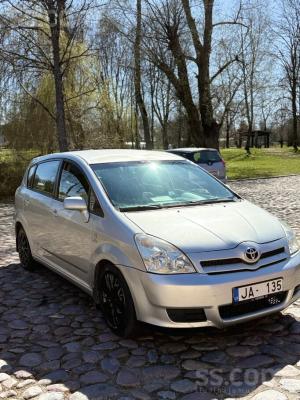 Pelēks Toyota Corolla Verso 2004 Kuldīga, ar dzinēja tilpumu 2.00 L un nobraukumu 0 tūkst. km par 1650 €, foto 3 vietnē AUTOMOTO.COM.LV