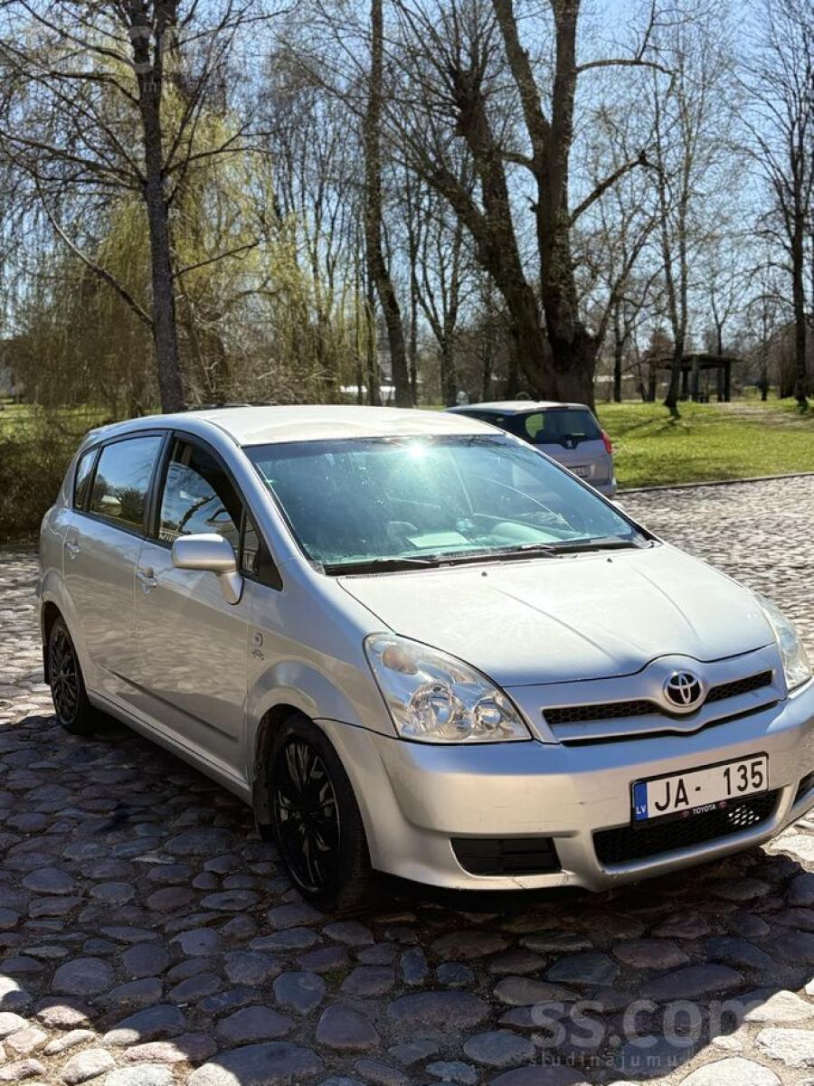 Pelēks Toyota Corolla Verso 2004 Kuldīga, ar dzinēja tilpumu 2.00 L un nobraukumu 0 tūkst. km par 1650 €, foto 3 vietnē AUTOMOTO.COM.LV