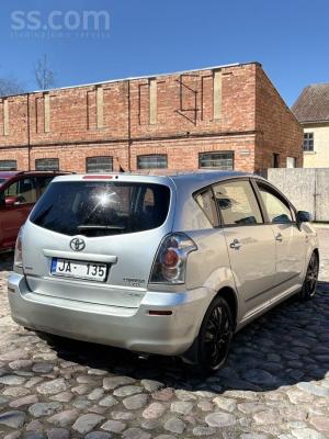 Pelēks Toyota Corolla Verso 2004 Kuldīga, ar dzinēja tilpumu 2.00 L un nobraukumu 0 tūkst. km par 1650 €, foto 4 vietnē AUTOMOTO.COM.LV