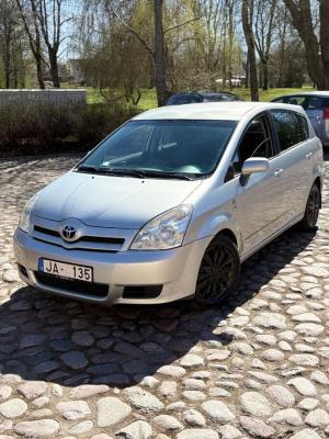 Pelēks Toyota Corolla Verso 2004 Kuldīga, ar dzinēja tilpumu 2.00 L un nobraukumu 0 tūkst. km par 1650 €, foto 6 vietnē AUTOMOTO.COM.LV