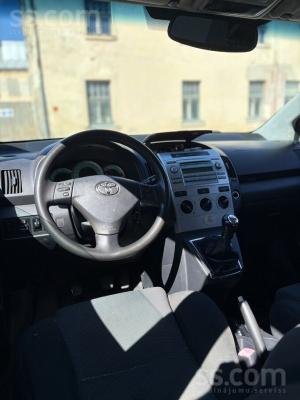 Pelēks Toyota Corolla Verso 2004 Kuldīga, ar dzinēja tilpumu 2.00 L un nobraukumu 0 tūkst. km par 1650 €, foto 7 vietnē AUTOMOTO.COM.LV