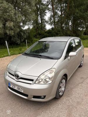 Grey Toyota Corolla Verso 2004 in Panevezys, with an engine capacity of 2.00 L and mileage of 240 thousand km for 1500 €, photo  on AUTOMOTO.COM.LV