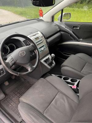 Pelēks Toyota Corolla Verso 2004 Panevēža, ar dzinēja tilpumu 2.00 L un nobraukumu 240 tūkst. km par 1500 €, foto 9 vietnē AUTOMOTO.COM.LV