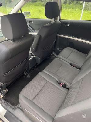 Pelēks Toyota Corolla Verso 2004 Panevēža, ar dzinēja tilpumu 2.00 L un nobraukumu 240 tūkst. km par 1500 €, foto 10 vietnē AUTOMOTO.COM.LV