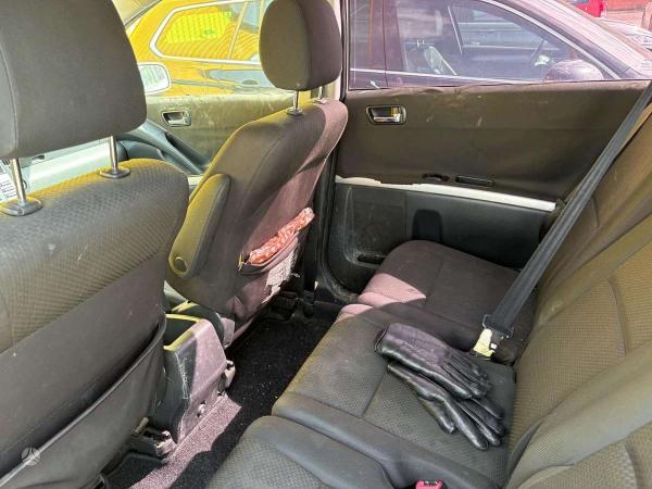 Pelēks Toyota Corolla Verso 2004 Klaipėda, ar dzinēja tilpumu 1.79 L un nobraukumu 235 tūkst. km par 800 €, foto 7 vietnē AUTOMOTO.COM.LV