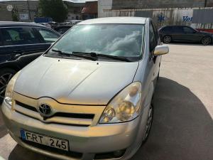 Pelēks Toyota Corolla Verso 2004 Klaipėda, ar dzinēja tilpumu 1.79 L un nobraukumu 235 tūkst. km par 800 €, foto  vietnē AUTOMOTO.COM.LV