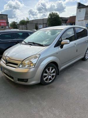 Pelēks Toyota Corolla Verso 2004 Klaipėda, ar dzinēja tilpumu 1.79 L un nobraukumu 235 tūkst. km par 800 €, foto 3 vietnē AUTOMOTO.COM.LV