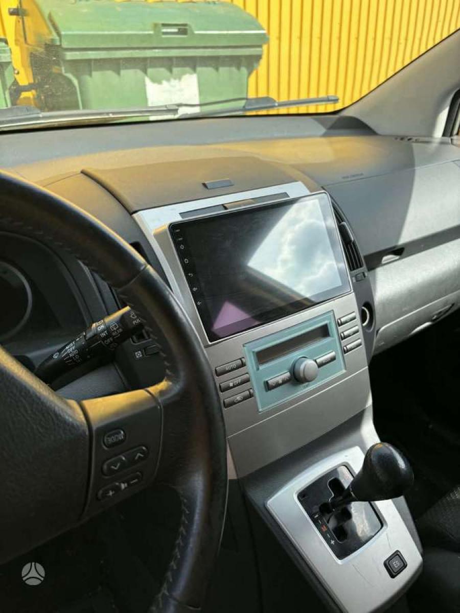 Pelēks Toyota Corolla Verso 2004 Klaipėda, ar dzinēja tilpumu 1.79 L un nobraukumu 235 tūkst. km par 800 €, foto 7 vietnē AUTOMOTO.COM.LV
