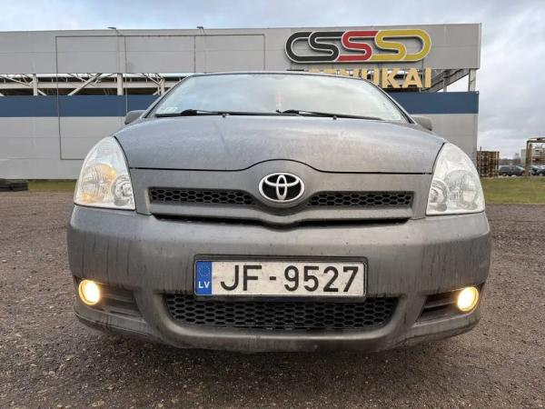 Grey Toyota Corolla Verso 2004 in Daugavpils, with an engine capacity of 2.00 L and mileage of 385 thousand km for 950 €, photo 8 on AUTOMOTO.COM.LV