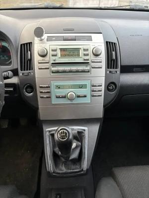 Grey Toyota Corolla Verso 2004 in Daugavpils, with an engine capacity of 2.00 L and mileage of 385 thousand km for 950 €, photo 11 on AUTOMOTO.COM.LV