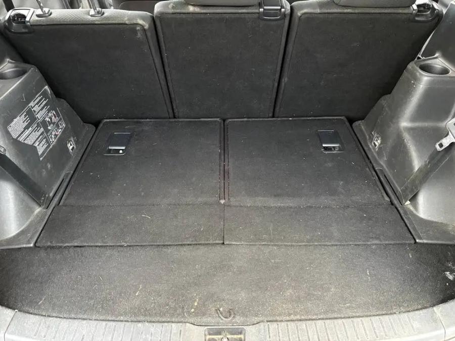 Grey Toyota Corolla Verso 2004 in Daugavpils, with an engine capacity of 2.00 L and mileage of 385 thousand km for 950 €, photo 23 on AUTOMOTO.COM.LV