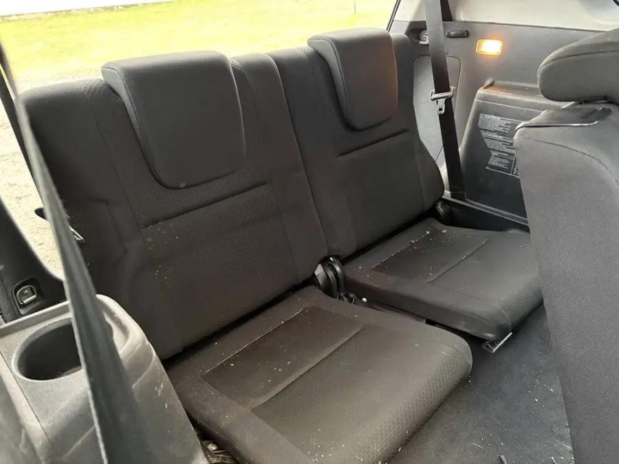 Grey Toyota Corolla Verso 2004 in Daugavpils, with an engine capacity of 2.00 L and mileage of 385 thousand km for 950 €, photo 24 on AUTOMOTO.COM.LV