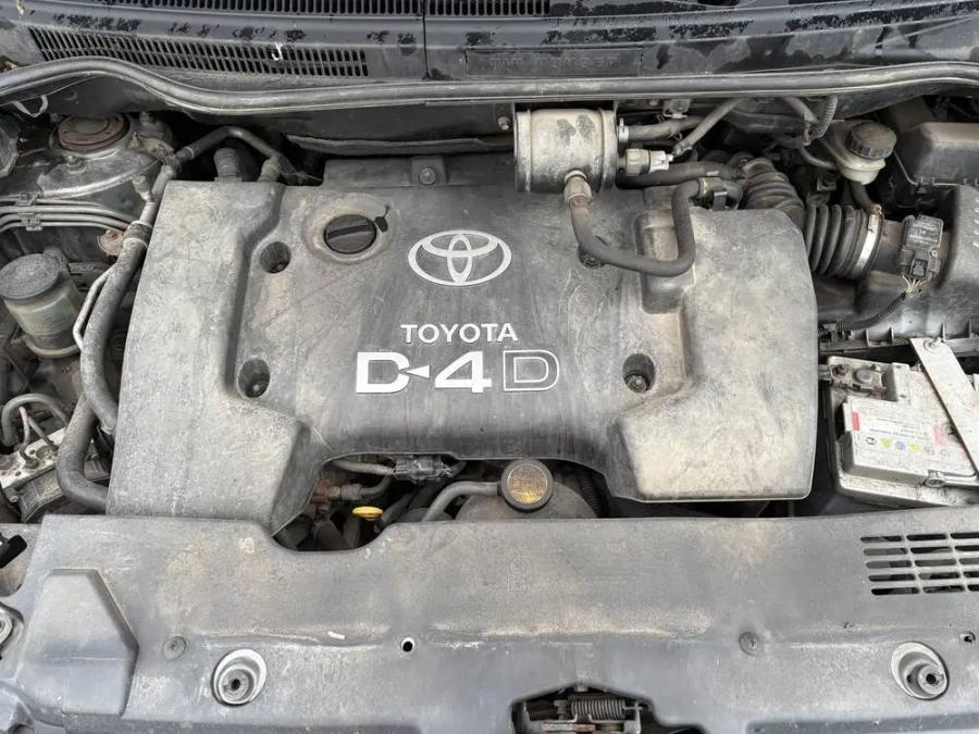 Grey Toyota Corolla Verso 2004 in Daugavpils, with an engine capacity of 2.00 L and mileage of 385 thousand km for 950 €, photo 26 on AUTOMOTO.COM.LV
