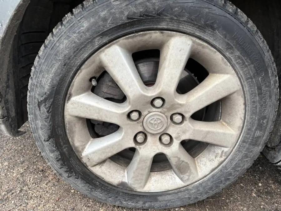 Grey Toyota Corolla Verso 2004 in Daugavpils, with an engine capacity of 2.00 L and mileage of 385 thousand km for 950 €, photo 27 on AUTOMOTO.COM.LV