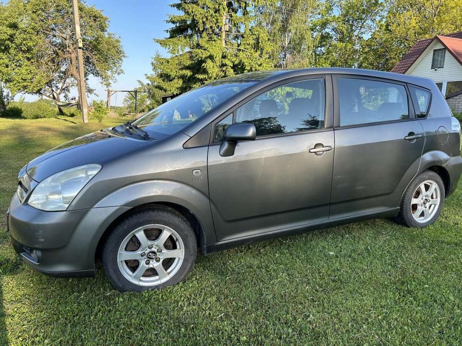 Pelēks Toyota Corolla Verso 2004 Prienai, ar dzinēja tilpumu 1.79 L un nobraukumu 210 tūkst. km par 2750 €, foto 1 vietnē AUTOMOTO.COM.LV