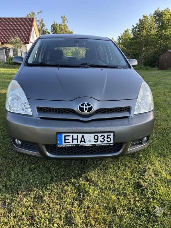 Pelēks Toyota Corolla Verso 2004 Prienai, ar dzinēja tilpumu 1.79 L un nobraukumu 210 tūkst. km par 2750 €, foto 3 vietnē AUTOMOTO.COM.LV