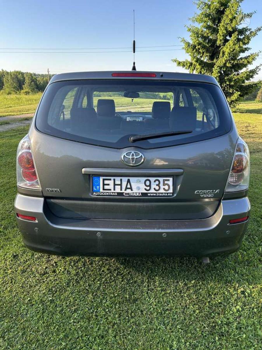 Pelēks Toyota Corolla Verso 2004 Prienai, ar dzinēja tilpumu 1.79 L un nobraukumu 210 tūkst. km par 2750 €, foto 5 vietnē AUTOMOTO.COM.LV